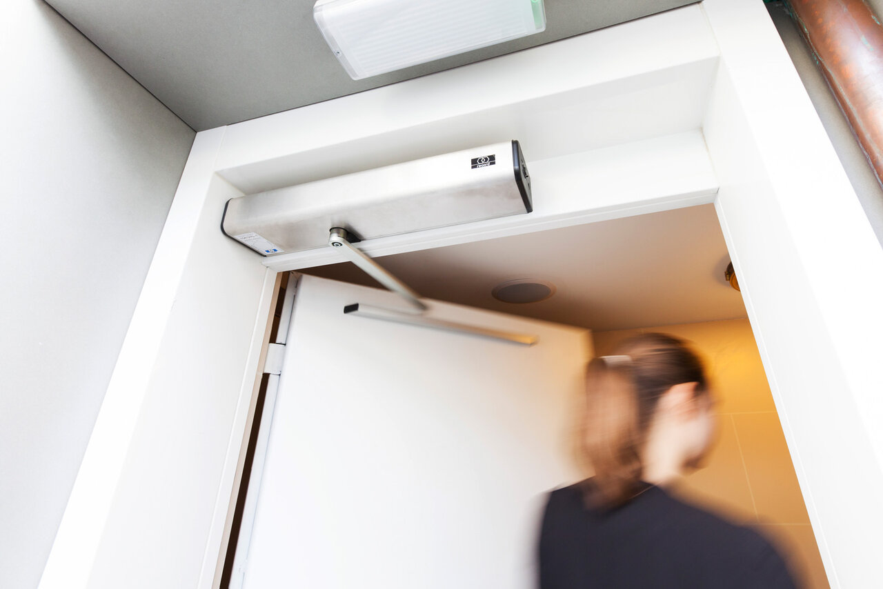 record DFA 127 FULL POWER – automatic drive system for swing doors